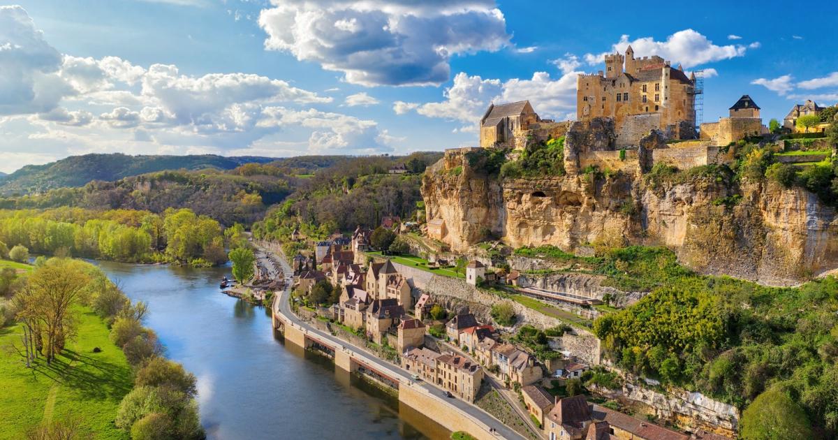 6 giorni in Minibus in Périgord: fiumi, castelli, grotte e preistoria ...